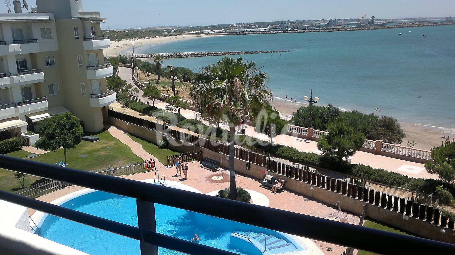 Apartamento con vistas al mar, piscina, internet - Rota (Cádiz) Costa ...