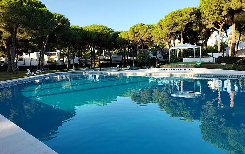 Playa Bahia de Benamara cerca de Marbella y Banus - Atalaya-Isdabe ...