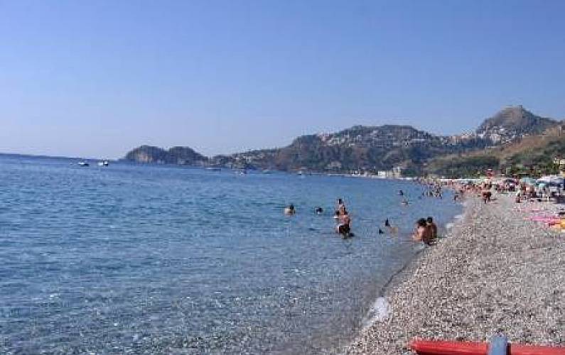 Appartamento con 2 stanze in prima linea di spiaggia - Roccalumera ...