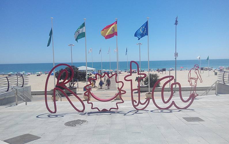 Apartamento con vistas al mar, piscina, internet - Rota (Cádiz) Costa ...